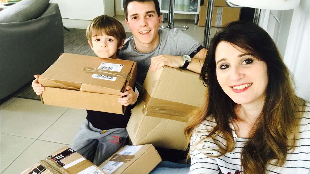 Angie et Hugo ouvrent leurs colis! ANGIE ET HUGO PARTEN EN LIVE! - YouTube
