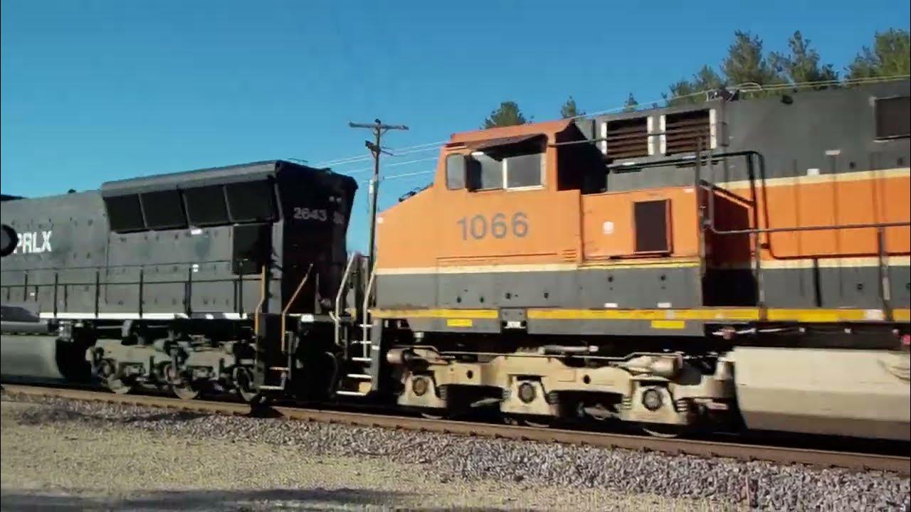 BNSF 3984 w/H-NTWKCK, BNSF Warbonnet & H1 Dash 9's and PRLX SD70M 9/3/22 - YouTube