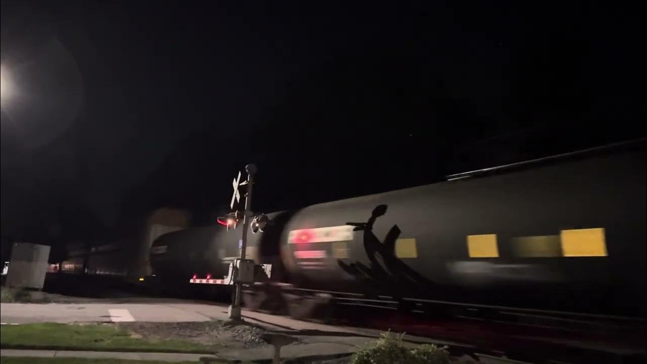 Ns s-29 with great 1st gen k5la Doppler effect bnsf power rear DPU - YouTube