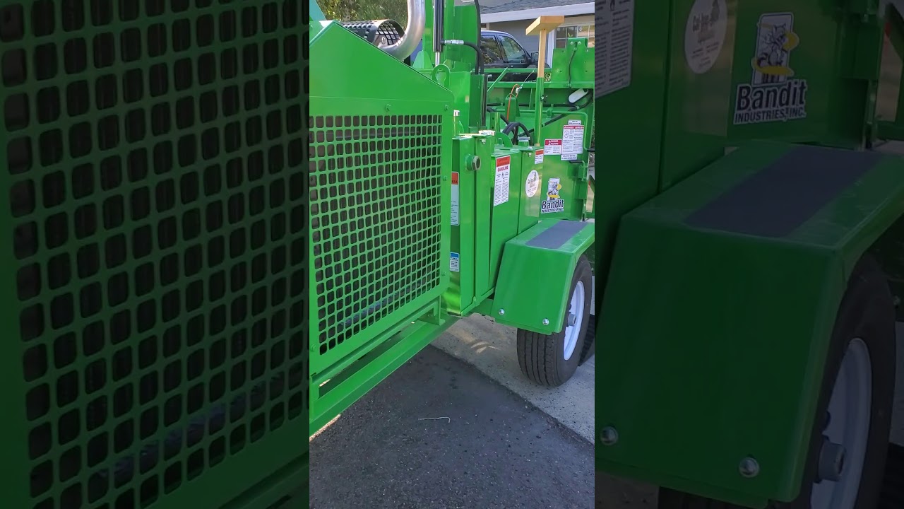 Bandit chipper 12xpc 2019 - YouTube