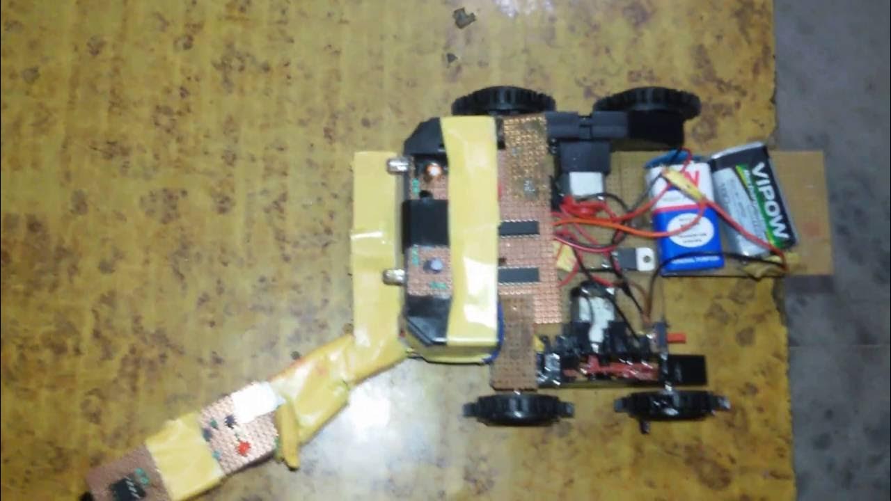 Edge avoiding robot without microcontroller - YouTube