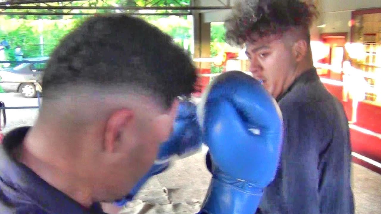 Tongan boxers getting in some sparring in Nukuʻalofa - YouTube