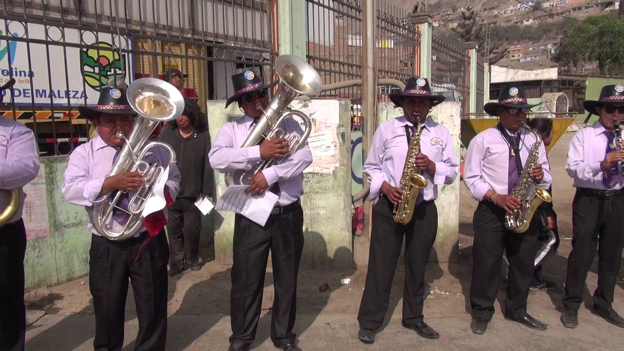 LA GRAN BANDA REAL DE CHOSICA - YouTube