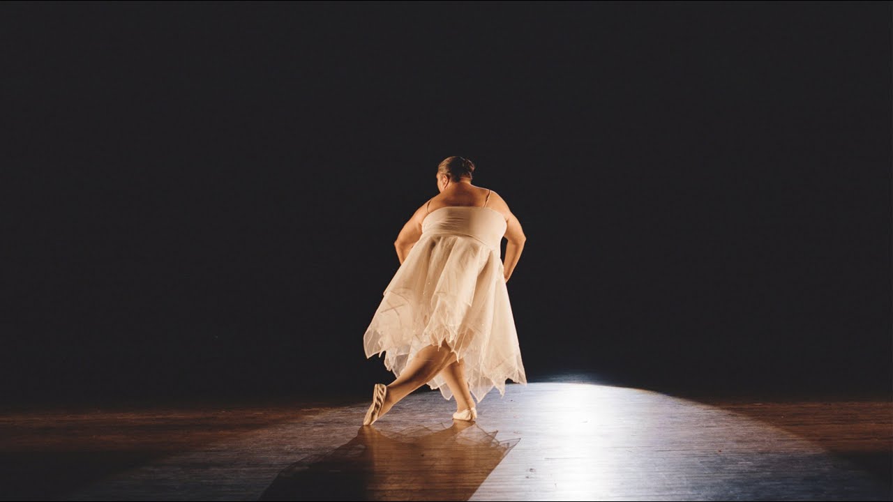 A passionate, impromptu dance with Danza Voluminosa - YouTube