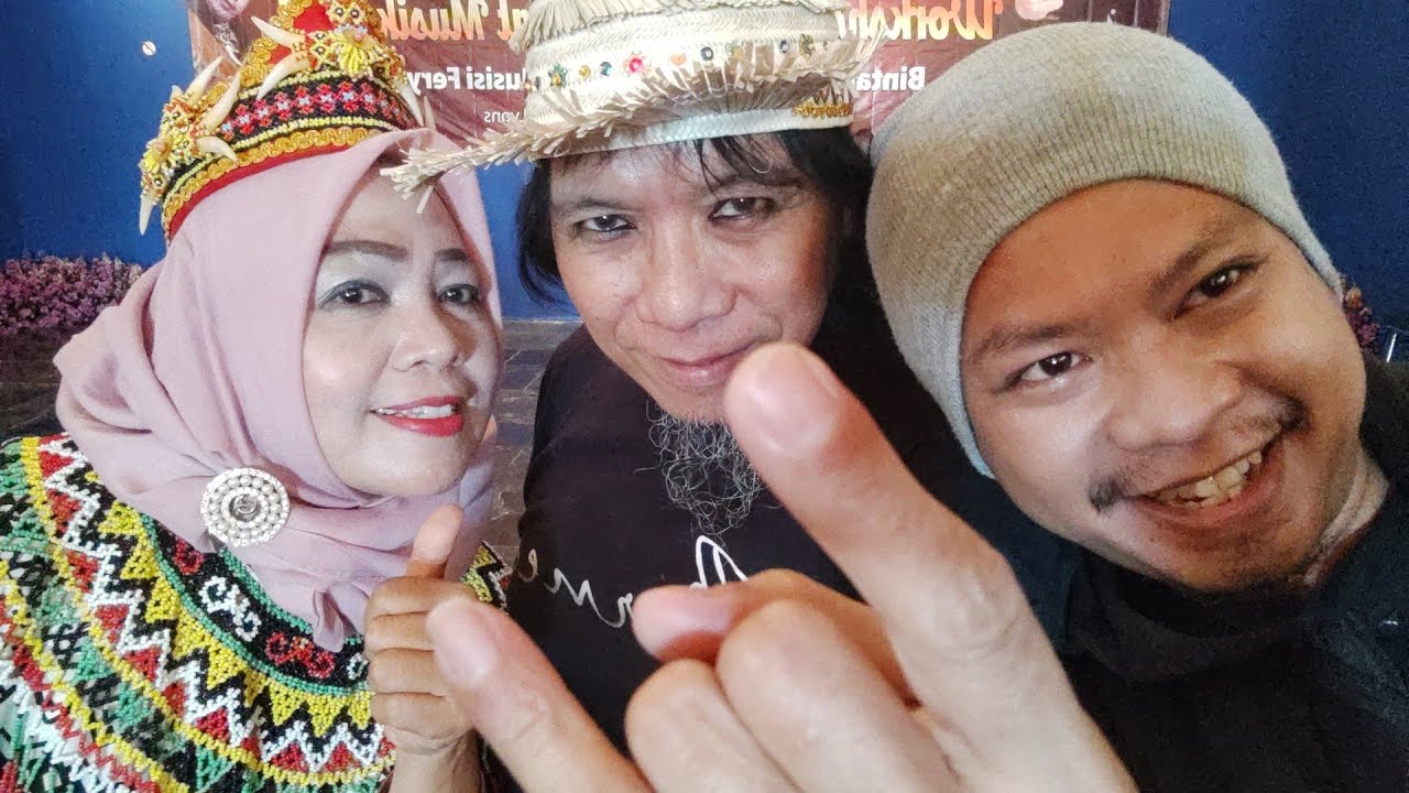 Foto Bareng Gitaris Legendaris Eet Sjahranie Edane Di Acara Talkshow ...