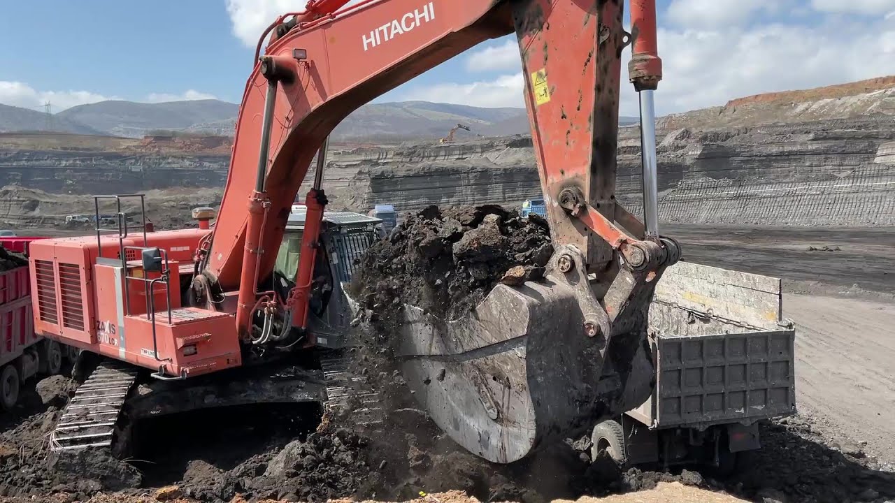 Hitachi Zaxis 670LC Excavator Loading Mercedes & MAN Trucks - Operator ...