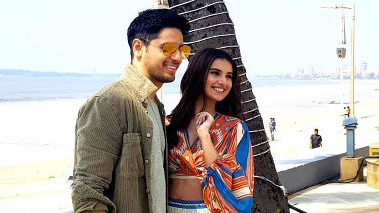 Sidharth Malhotra & Tara Sutaria SPENDING TIME Together At The BEACH ...