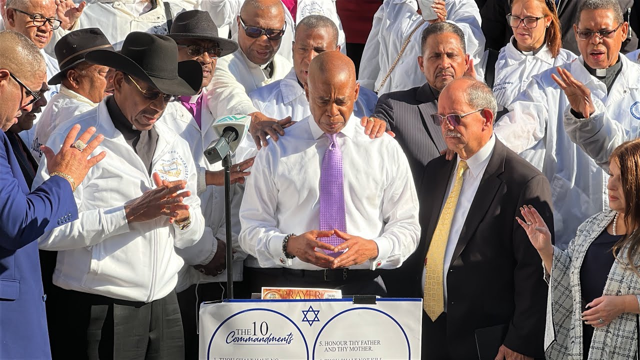 Oración por la ciudad de Nueva York desde City Hall | AV News - YouTube