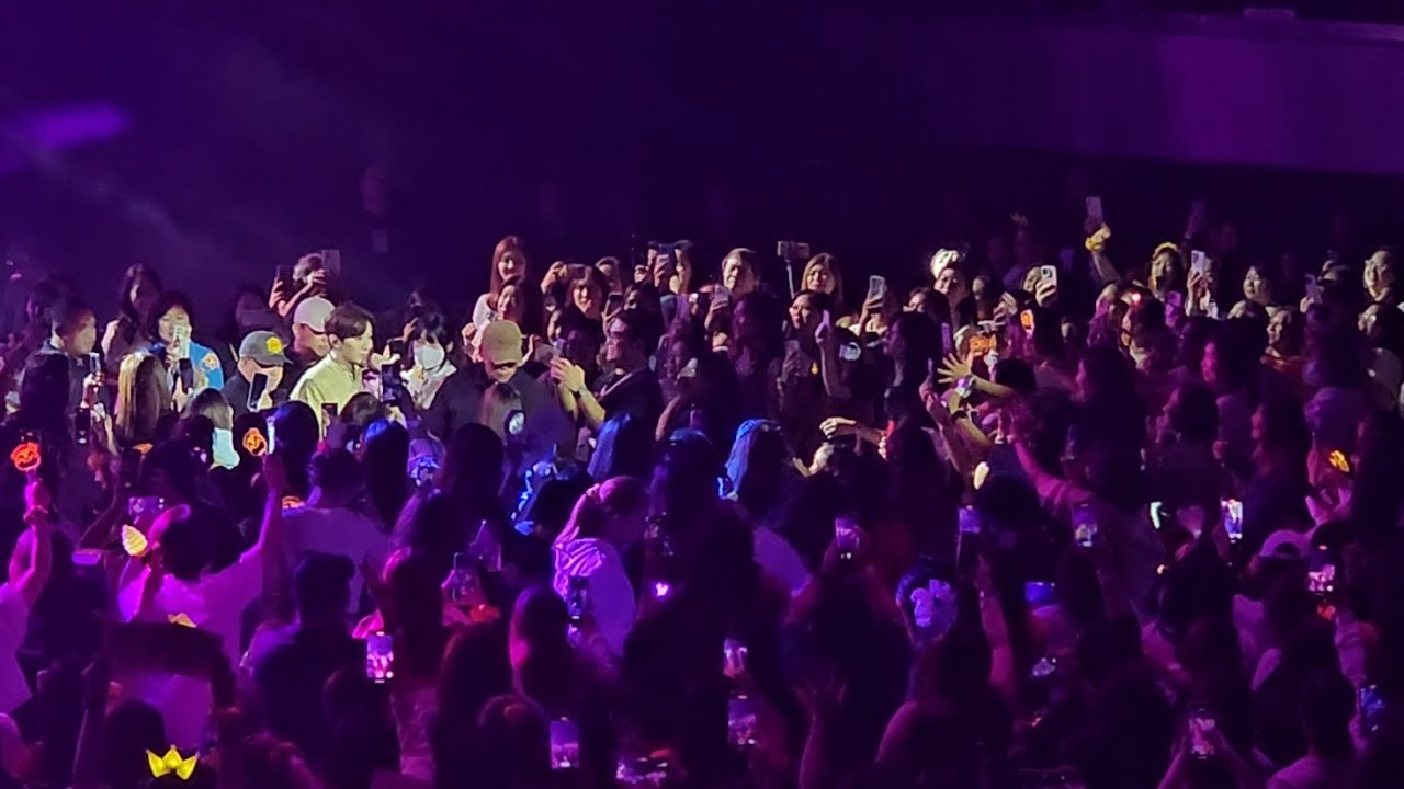 Lee Jun Ho performs "Ride Up" As He Joins The Crowd 😻 | 4K FanCam # ...