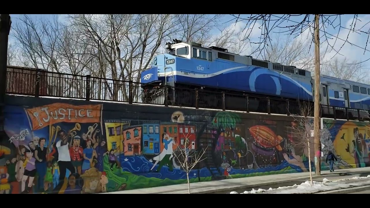 WINTER TRAINS EXO F59PH Commoner Train Over Mural - YouTube