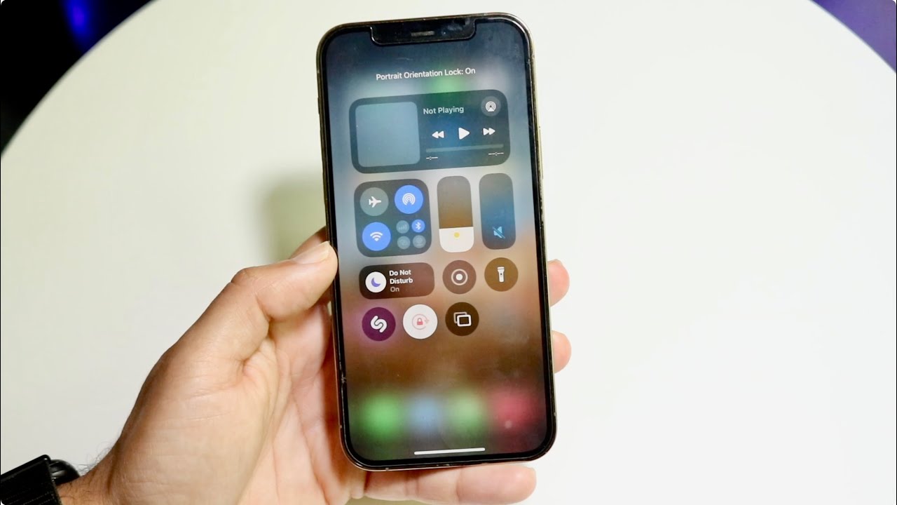 How To Turn On/Off Auto Rotation On iOS 18 - YouTube