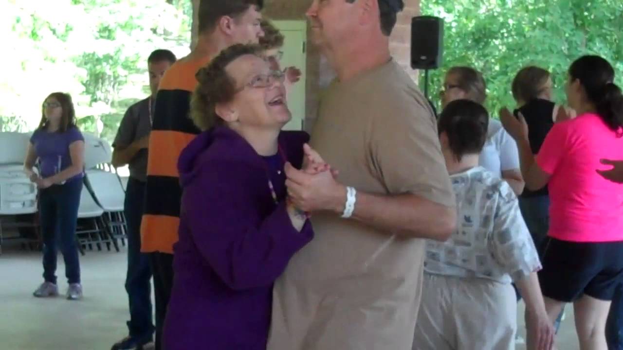 Bob dancing 2 - YouTube