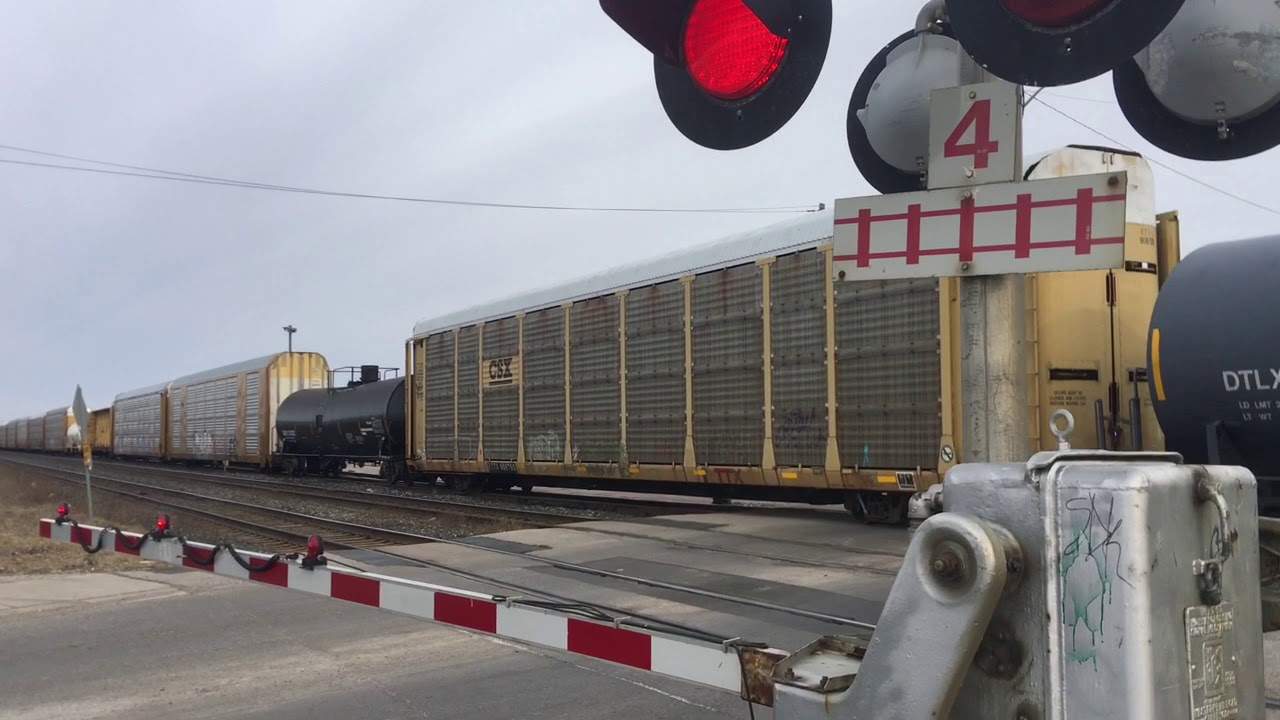 CN 2404 and Ex CSX 7316 pulling really long train out of London Yard to ...