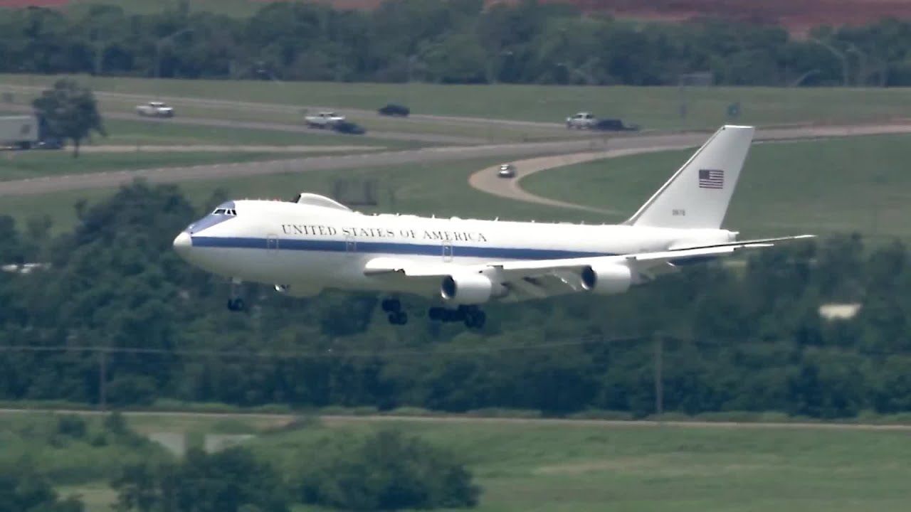 'Doomsday plane' makes landing at Oklahoma's Will Rogers airport - YouTube