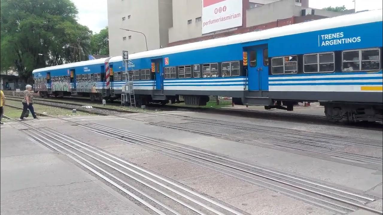 GM GT-22 CW-2 A916 con tren de pasajeros 4514 Haedo-Temperley de 11.40 saliendo de Haedo - YouTube