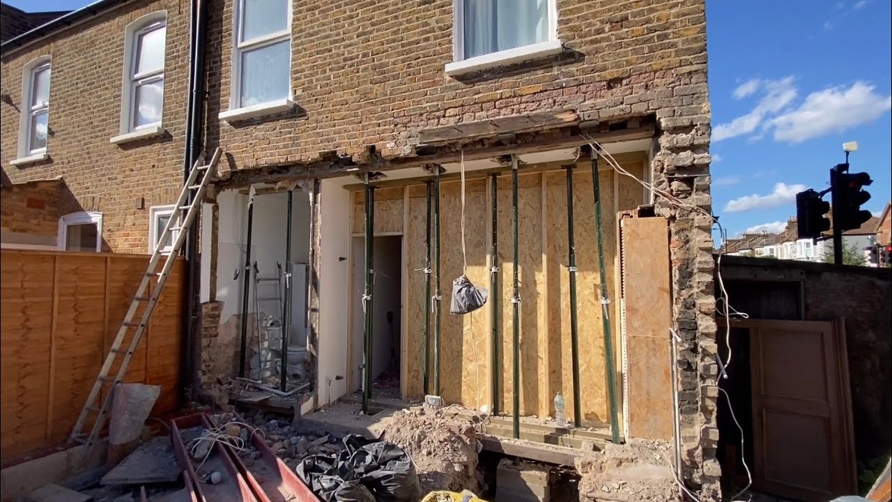 Knocking out the back wall - London Extension build Ep 18 - YouTube