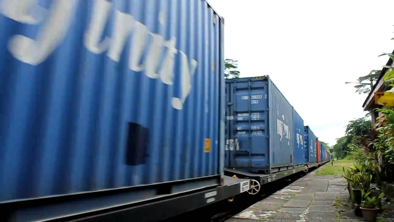 [KTMB] Singapore [26 Class] [26115] Passing Bukit Timah Hauling Freight ...