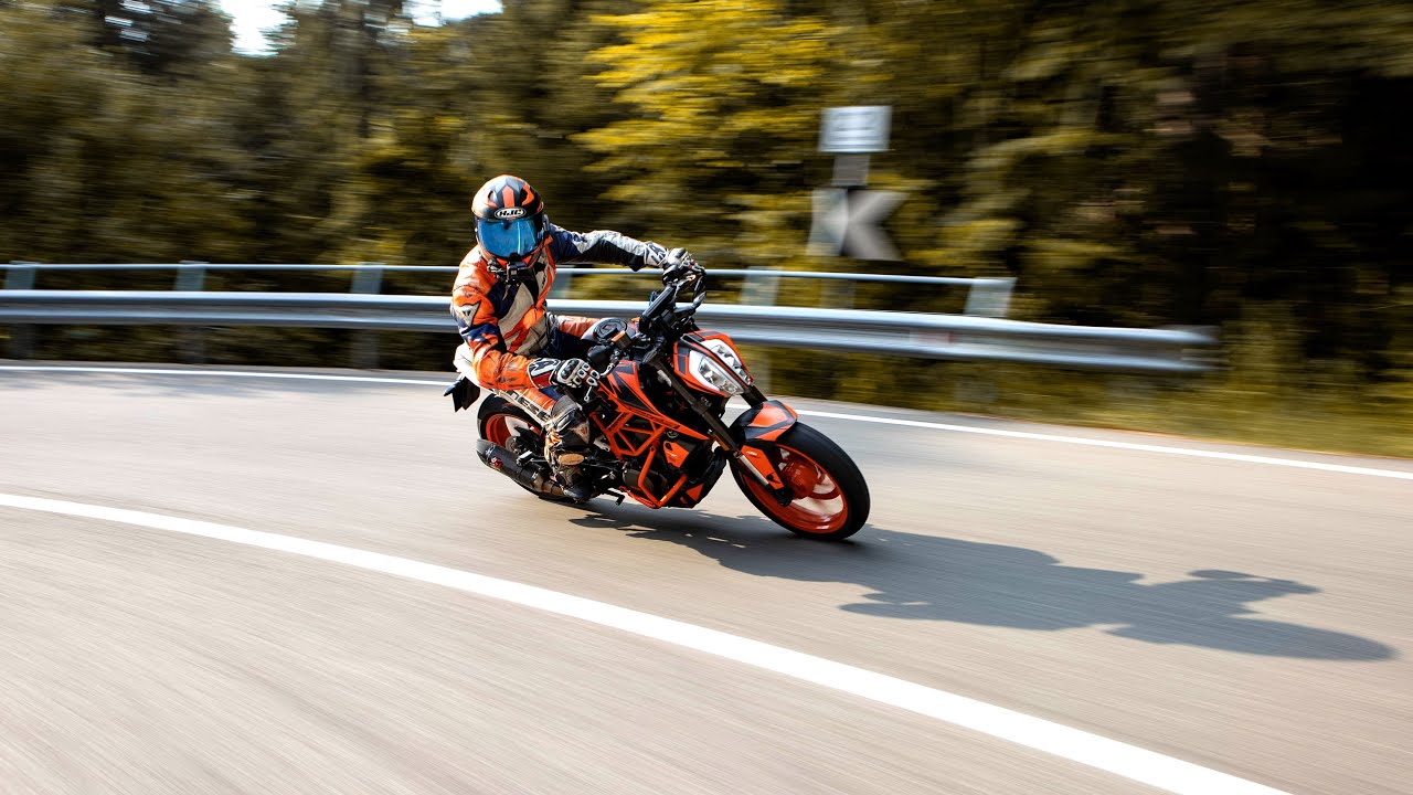 Duke 390 RAW Sound - YouTube