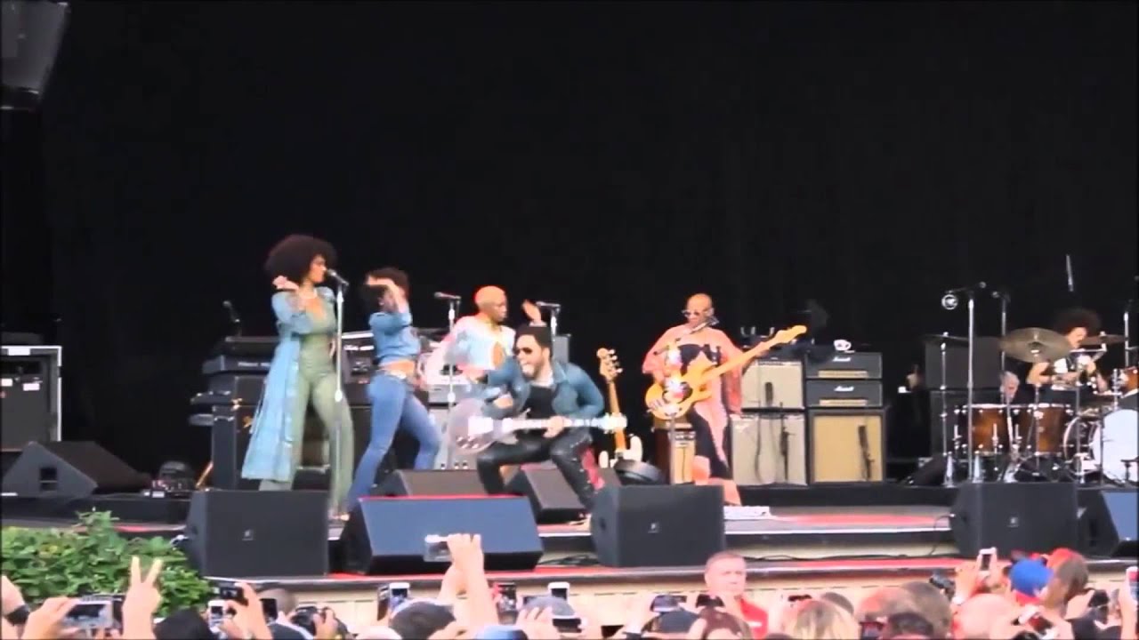 Lenny Kravitz pants rip exposed HD Quality - YouTube