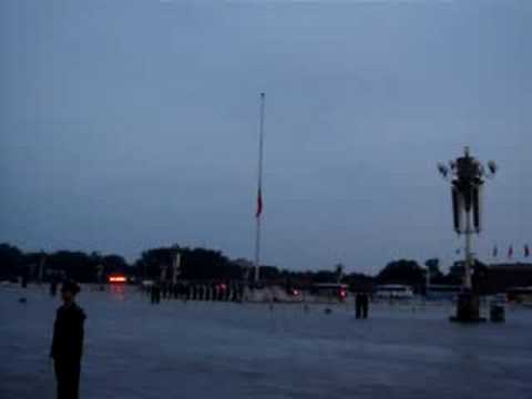天安門升旗禮Tiananmen Square flag-raising ceremony - YouTube