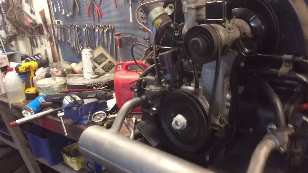 Sarting a 1951 vw beetle engine 25 hp - YouTube