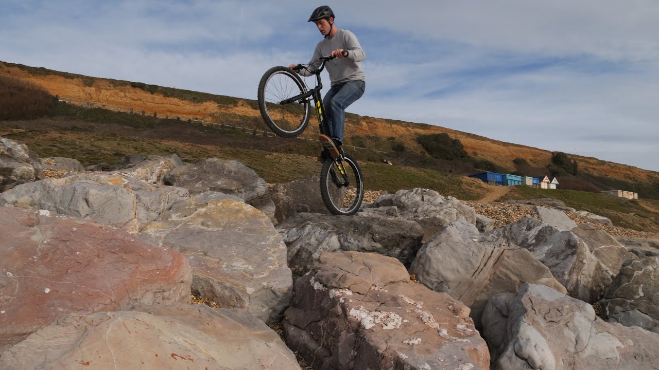 Bike trials riding the rocks - YouTube
