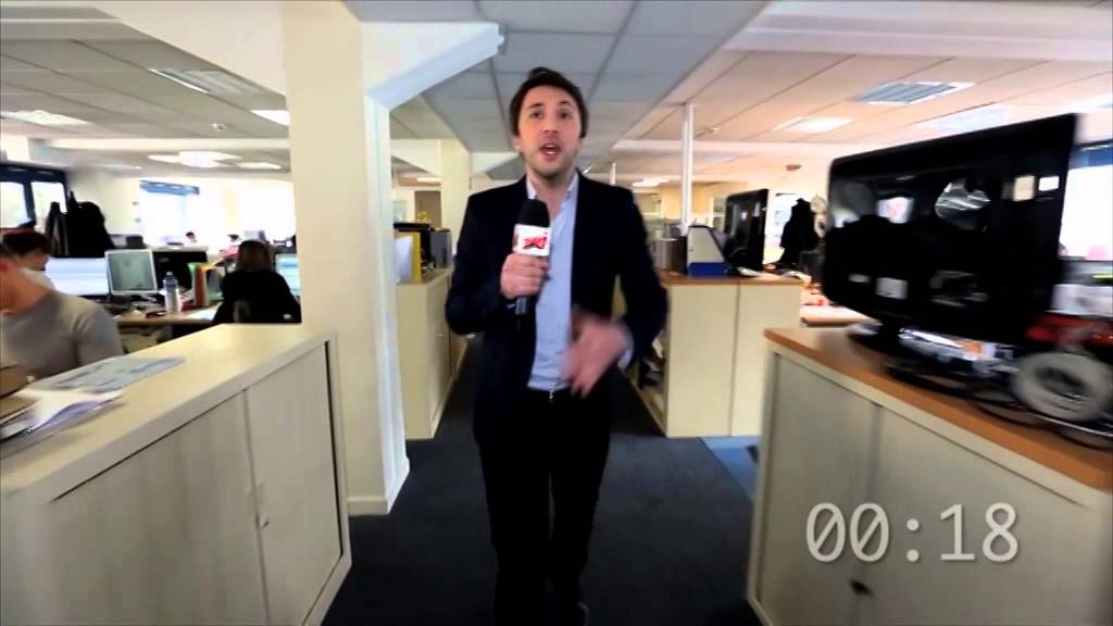 Visite des coulisses de NRJ Paris - YouTube