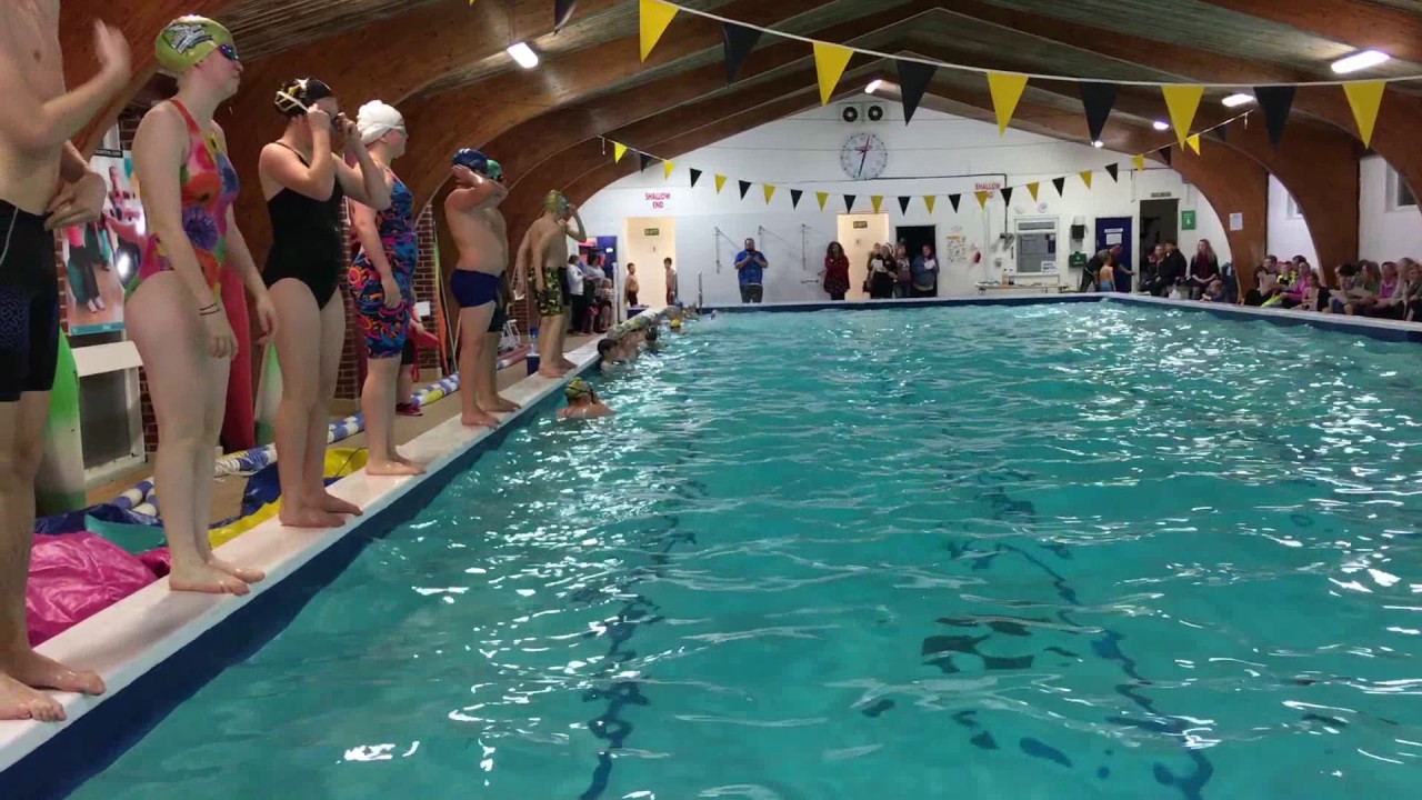 The 12 Swims of Christmas at Bognor Regis Swimming Club - Part 1 - YouTube