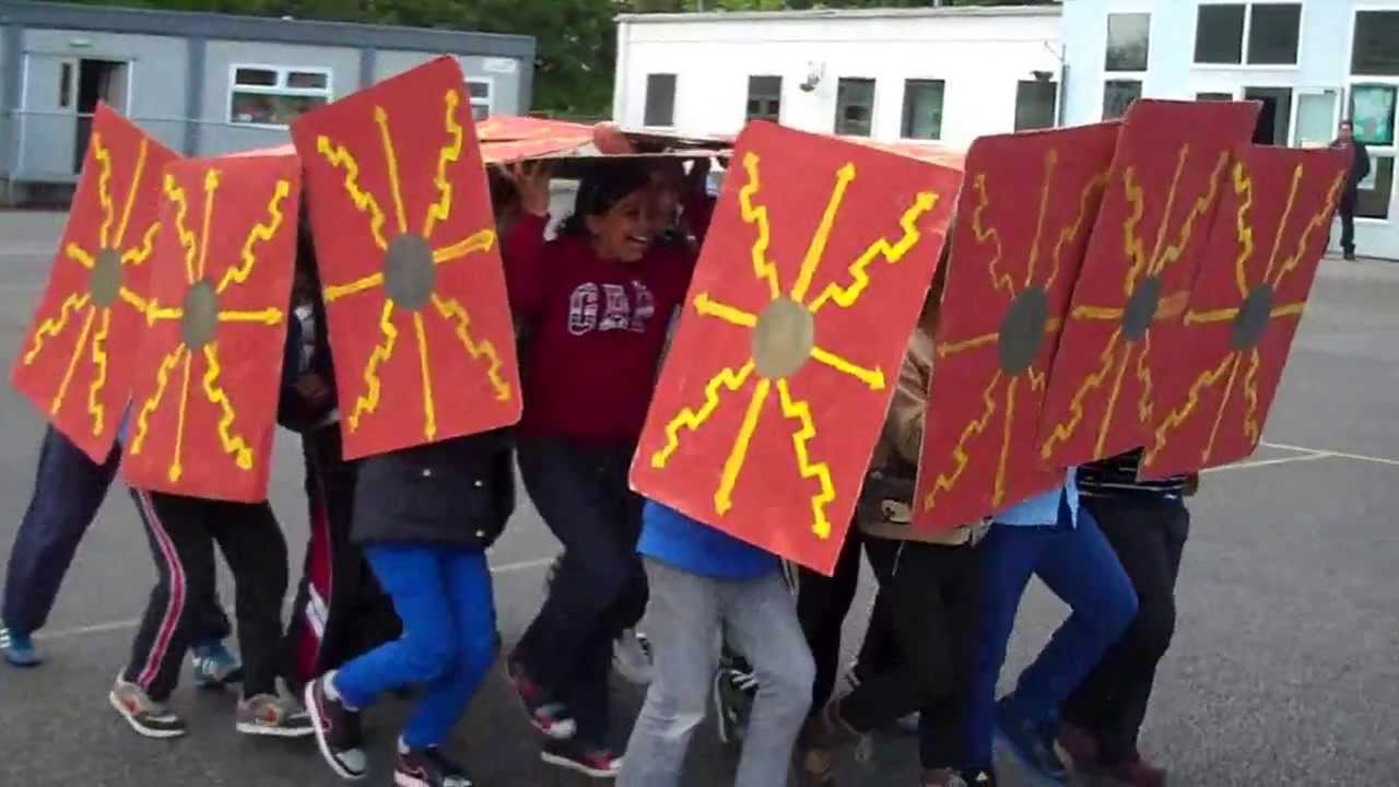 Roman Testudo Formation - YouTube