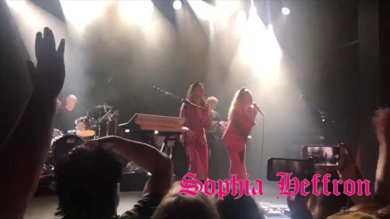 Aly And AJ - 'Potential Breakup Song' live. July 12th 2019, Manchester ...