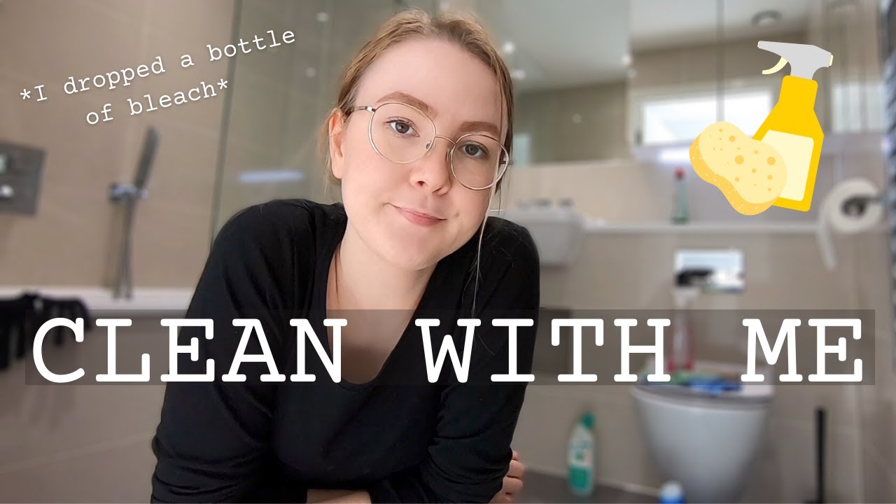 CLEAN WITH ME 2020 // Studio apartment in London // CLEANING MOTIVATION ...