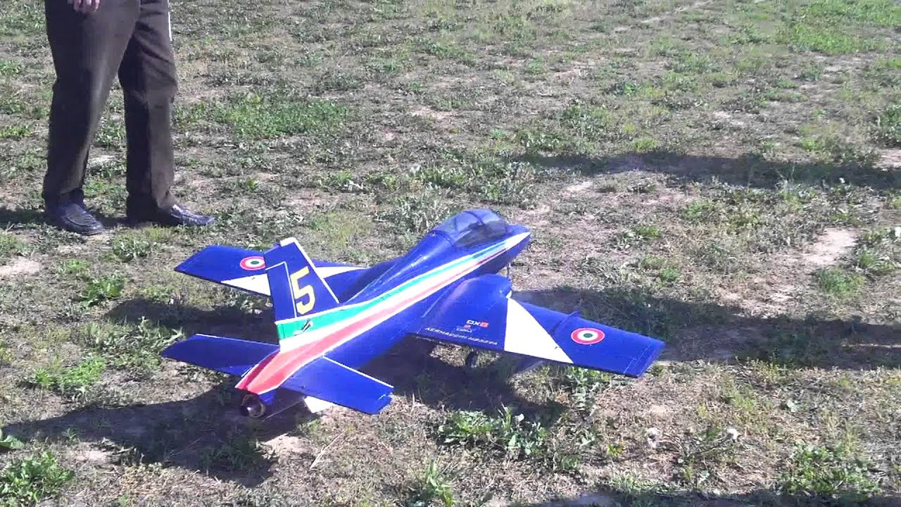 Collaudo Aermacchi MB339 a turbina JetCat P20 SE - YouTube