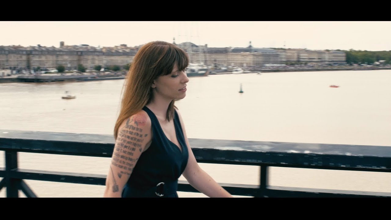 Presque rien - Lori Perina (Clip officiel) - YouTube