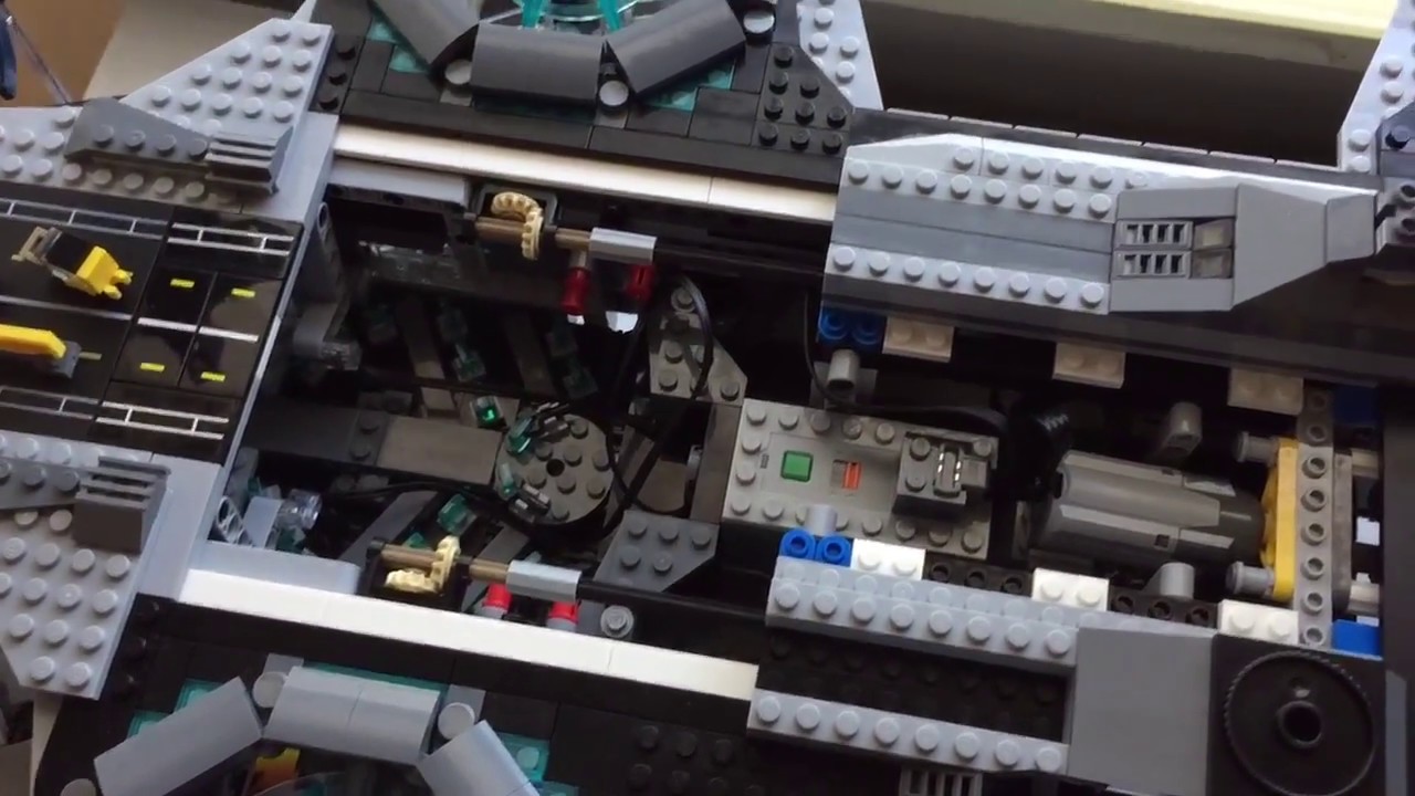 LEGO demonstration of motor controls on UCS Helicarrier - YouTube