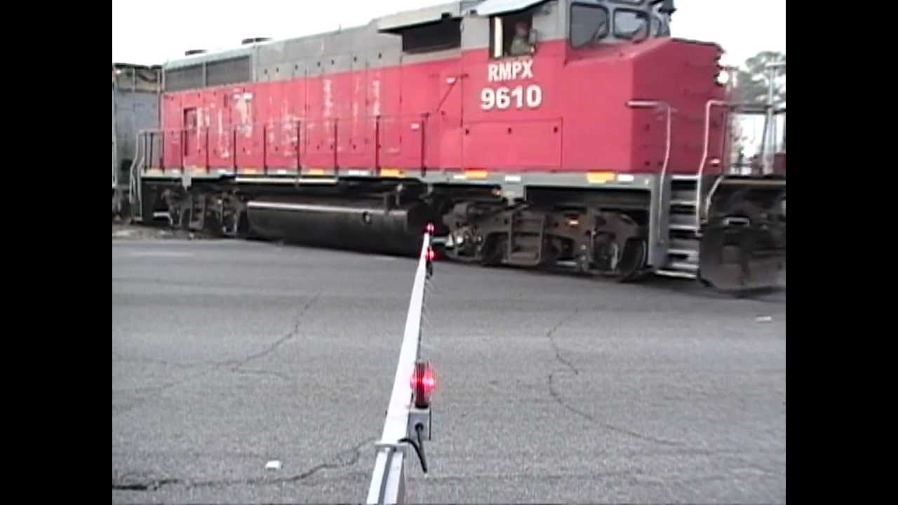 AGR Along Main St GP40-2LW - YouTube