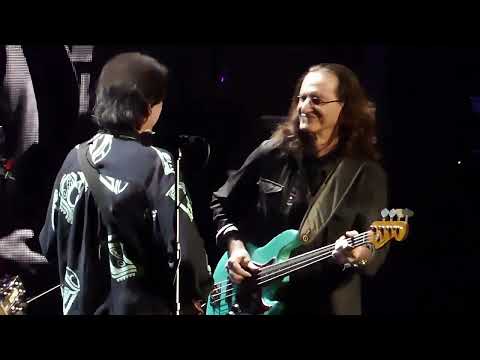 Yes -  Roundabout 2017 - with Geddy Lee