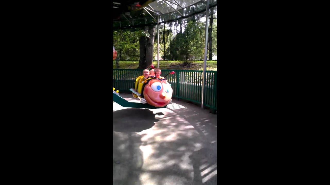 Maddi on the bumble bee ride at Dollywood! - YouTube