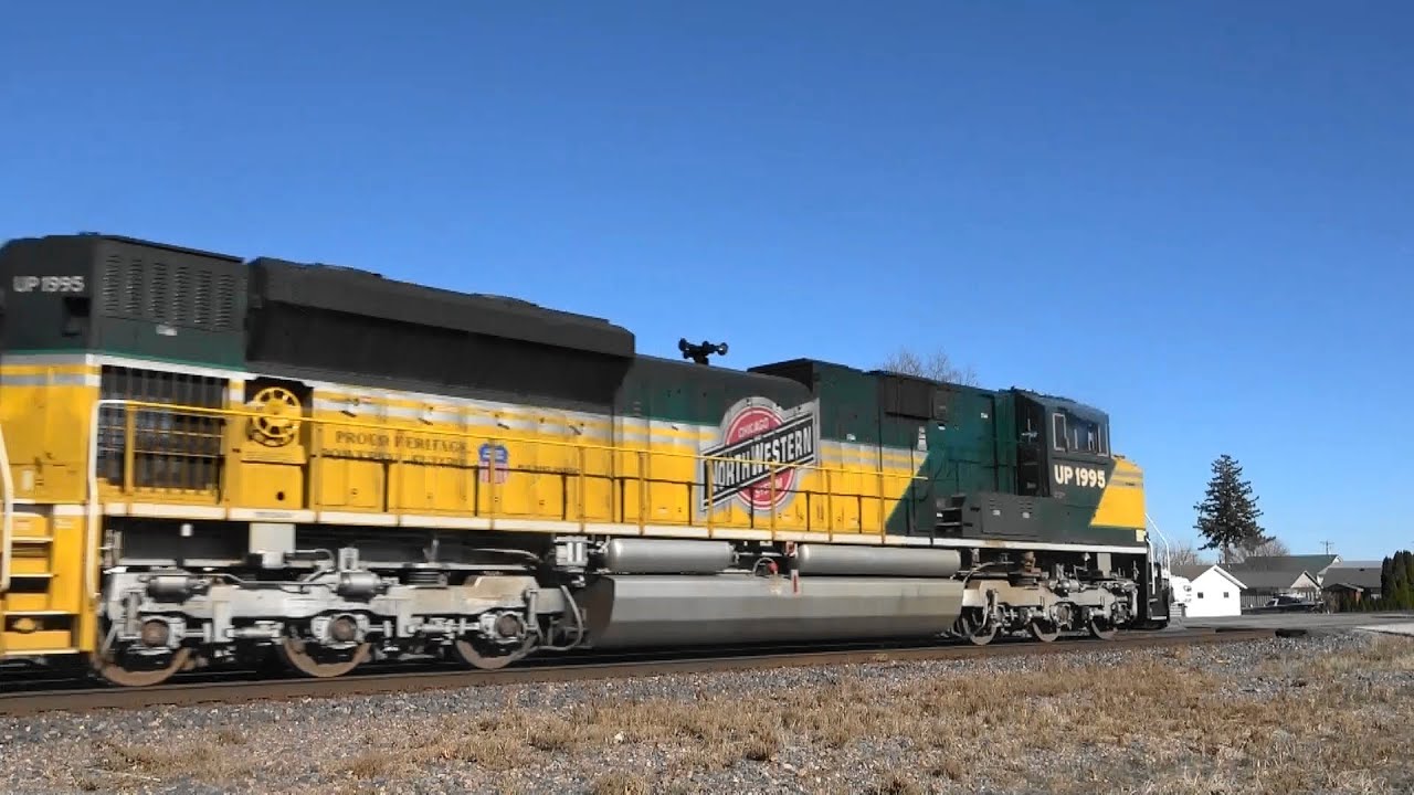 UP 1995 (CNW) w/ NS Leads Freight, Grand Mound, IA - YouTube