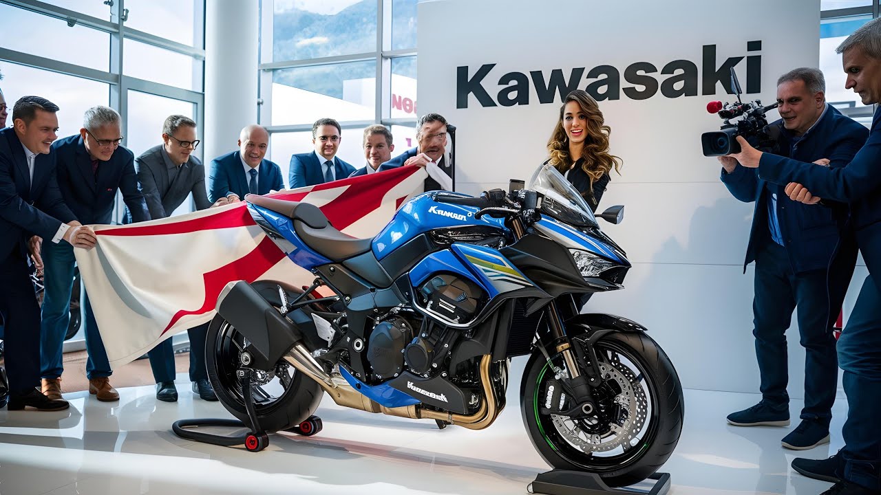 2025 Kawasaki Z1000 Review: FINALLY! The Beast Has Arrived! - YouTube