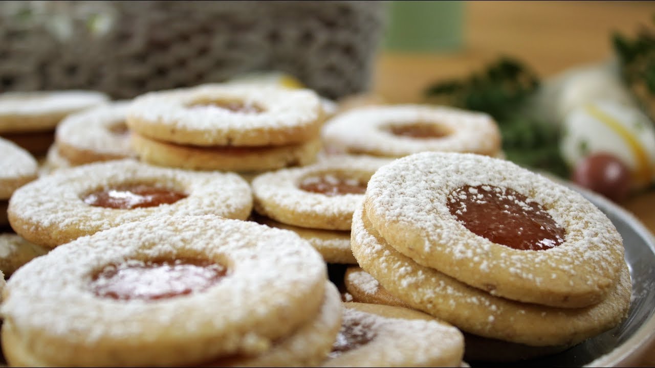 Easy Homemade Linzer Cookies (Linzerkarika) - YouTube