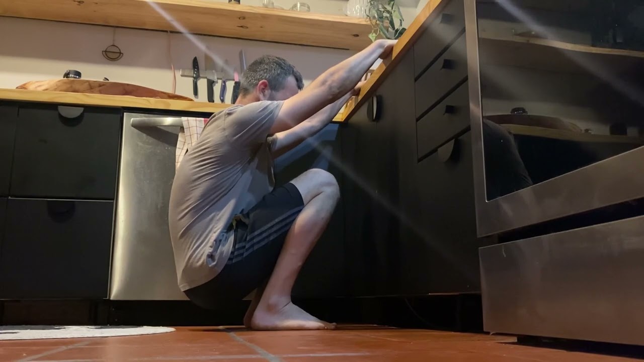Sink Squat Lat Stretch - YouTube