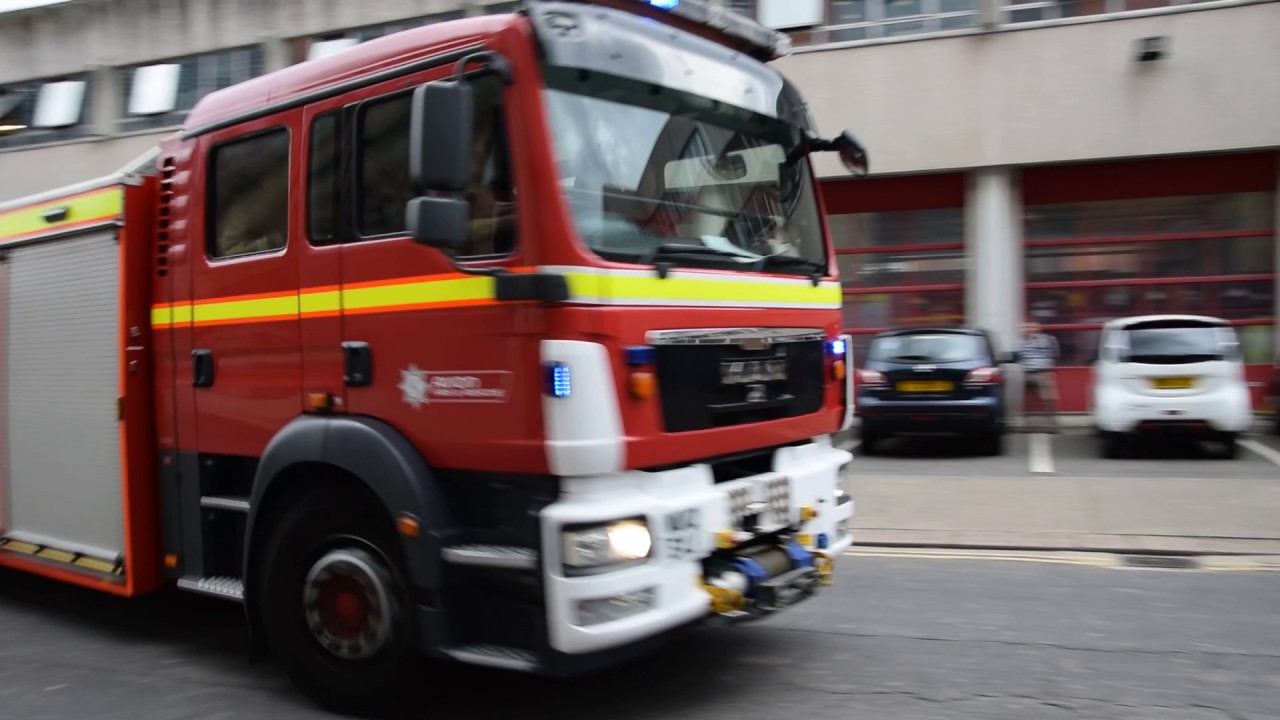 Avon Fire And Rescue Service Temple Pump Turning Out - YouTube