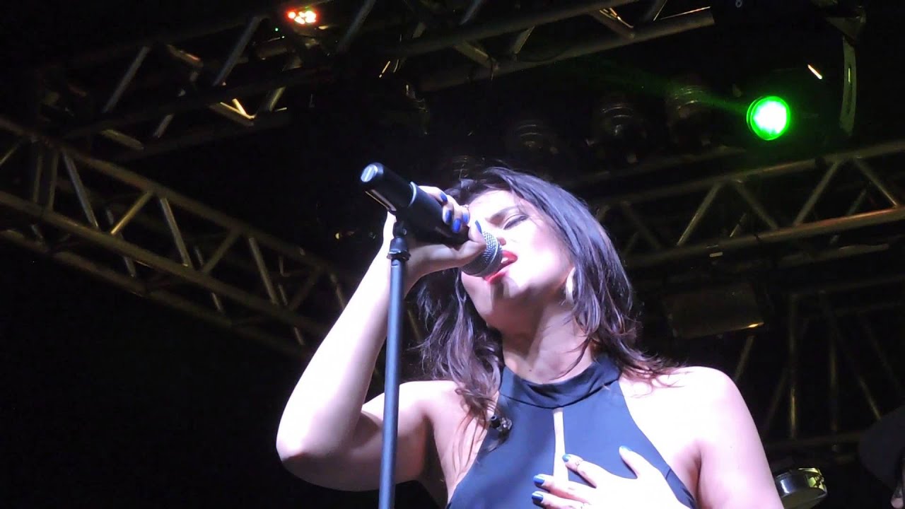 Hellen Caroline - Vi Amor no seu olhar - YouTube