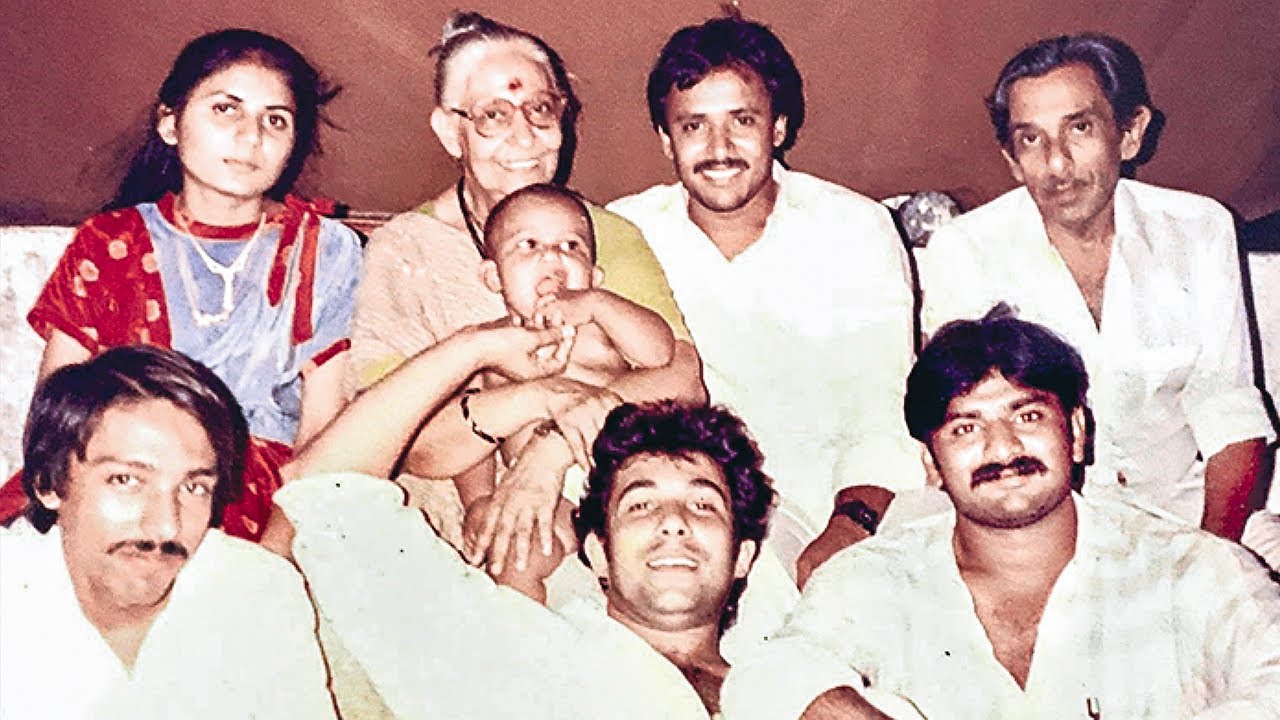 Deepak Tijori Family Photos