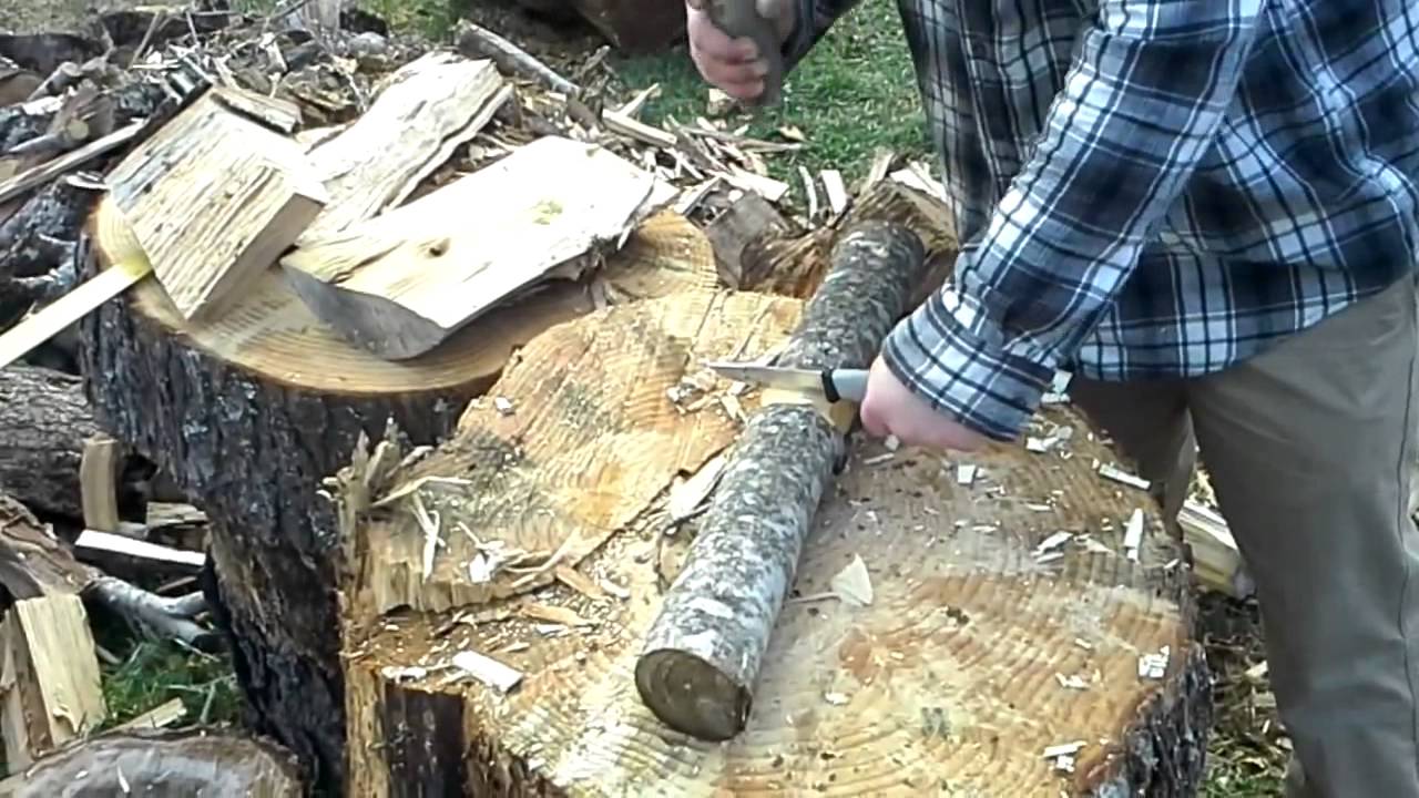 Batoning against the grain on sappy wood (Can Your Knife do this ...