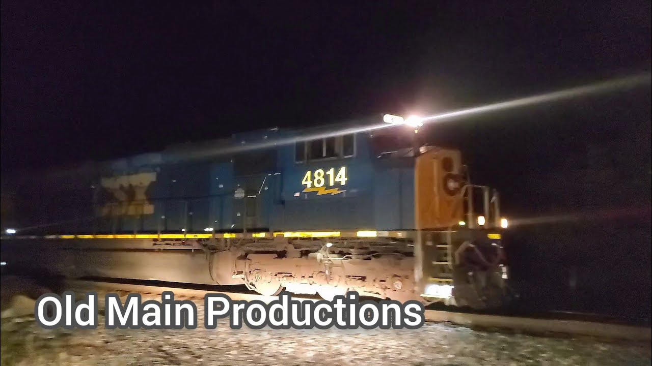 CSX flared SD70MAC leads mixed freight m372 in Mt. Airy - YouTube