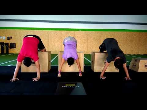 HSPU na Caixa - Box h2o academia de Cross Trainning - YouTube