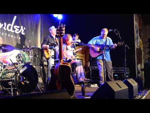 Sara Storer has guest singer  at the the long yard hotel 2014