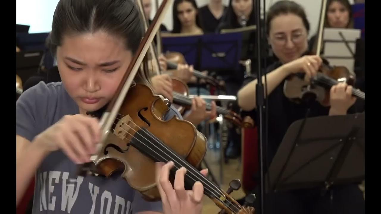 Paganini's ViolinConcerto No. 1（part）Laura Jin 12yo - YouTube