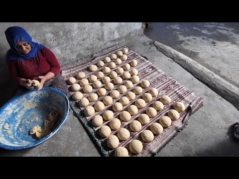 Midyat'ta Tandır Ekmeği | Traditional Tandoor Bread from Türkiye